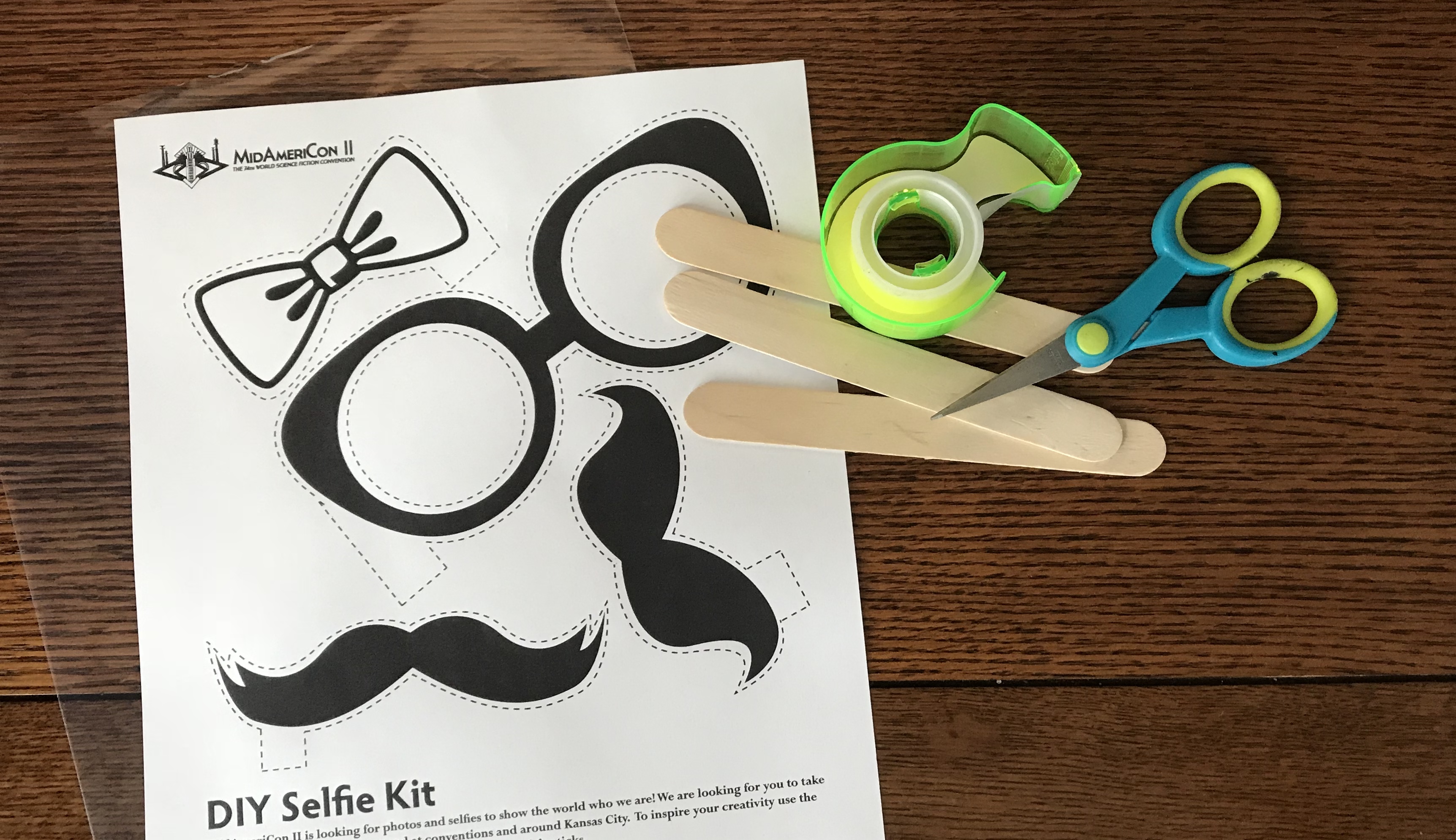 DIY Selfie Kits | Crafting for Cons